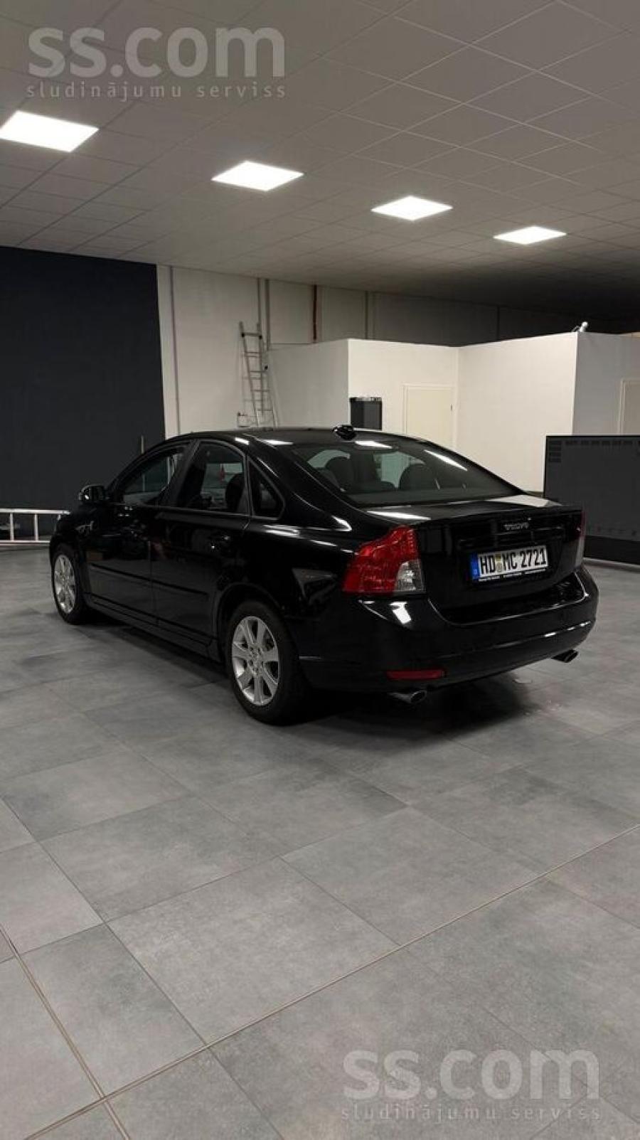 Black Volvo S40 2007 in Ogre, with an engine capacity of 1.80 L and mileage of 190 thousand km for 3995 €, photo 4 on AUTOMOTO.COM.LV