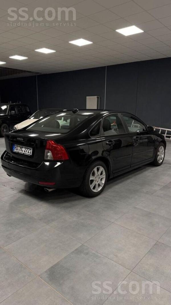 Black Volvo S40 2007 in Ogre, with an engine capacity of 1.80 L and mileage of 190 thousand km for 3995 €, photo 6 on AUTOMOTO.COM.LV