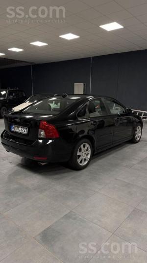 Black Volvo S40 2007 in Ogre, with an engine capacity of 1.80 L and mileage of 190 thousand km for 3995 €, photo 6 on AUTOMOTO.COM.LV