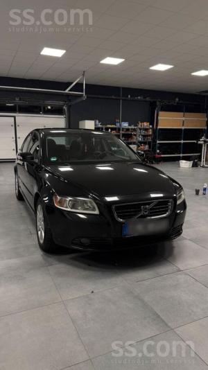 Black Volvo S40 2007 in Ogre, with an engine capacity of 1.80 L and mileage of 190 thousand km for 3995 €, photo 9 on AUTOMOTO.COM.LV