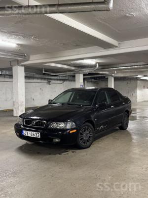 Melns Volvo S40 2003 Liepāja, ar dzinēja tilpumu 1.90 L un nobraukumu 168 tūkst. km par 750 €, foto  vietnē AUTOMOTO.COM.LV