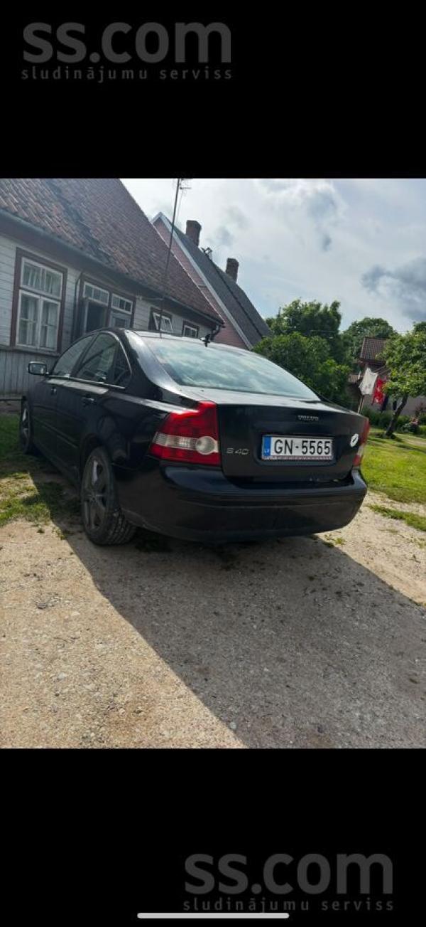 Black Volvo S40 2004 in Liepaja, with an engine capacity of 2.00 L and mileage of 355 thousand km for 900 €, photo 2 on AUTOMOTO.COM.LV