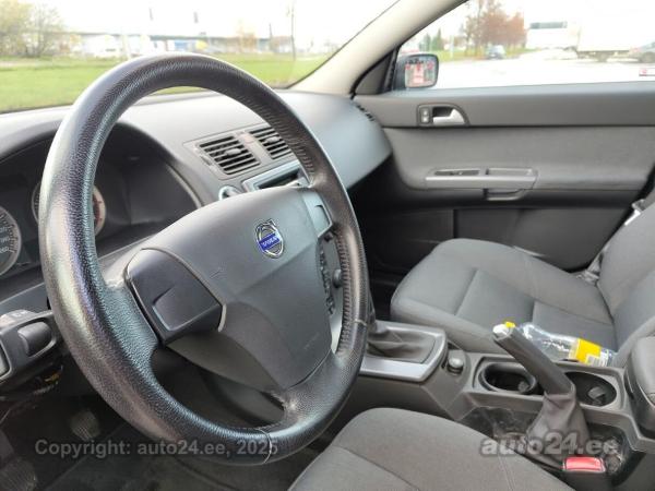 Black Volvo S40 2004 in Tallinn, with an engine capacity of 1.80 L and mileage of 159 thousand km for 3290 €, photo 11 on AUTOMOTO.COM.LV