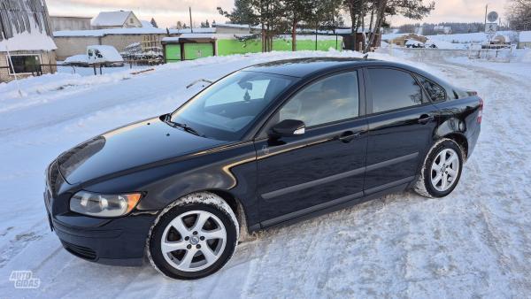 Black Volvo S40 2004 in Utena, with an engine capacity of 2.00 L and mileage of 362 thousand km for 2250 €, photo 2 on AUTOMOTO.COM.LV