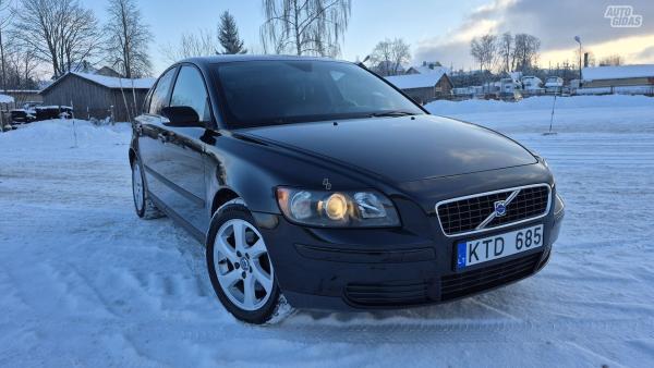 Black Volvo S40 2004 in Utena, with an engine capacity of 2.00 L and mileage of 362 thousand km for 2250 €, photo 5 on AUTOMOTO.COM.LV