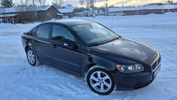 Black Volvo S40 2004 in Utena, with an engine capacity of 2.00 L and mileage of 362 thousand km for 2250 €, photo 6 on AUTOMOTO.COM.LV
