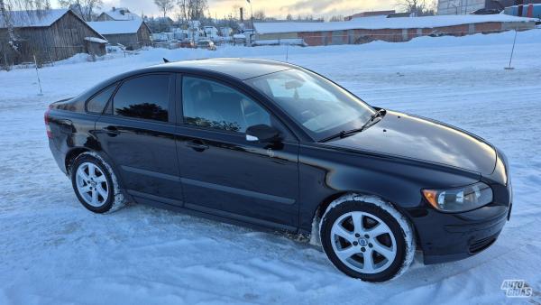 Black Volvo S40 2004 in Utena, with an engine capacity of 2.00 L and mileage of 362 thousand km for 2250 €, photo 8 on AUTOMOTO.COM.LV