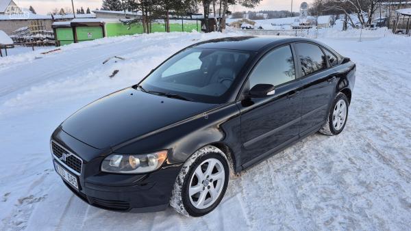 Black Volvo S40 2004 in Utena, with an engine capacity of 2.00 L and mileage of 362 thousand km for 2250 €, photo 9 on AUTOMOTO.COM.LV
