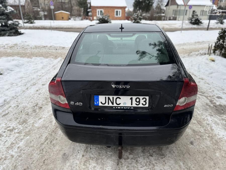 Melns Volvo S40 2004 Kauņa, ar dzinēja tilpumu 2.00 L un nobraukumu 306 tūkst. km par 1350 €, foto 6 vietnē AUTOMOTO.COM.LV