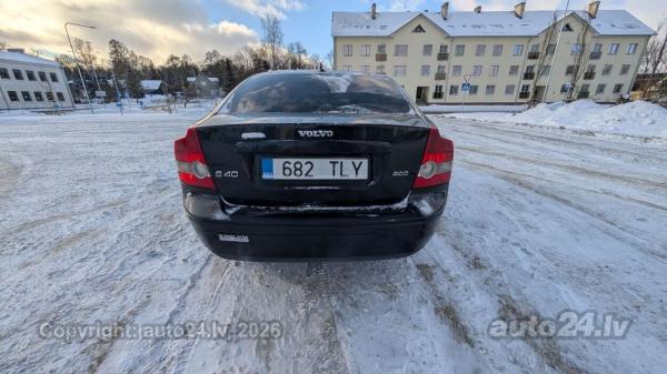 Black Volvo S40 2004 in Rakvere, with an engine capacity of 2.00 L and mileage of 400 thousand km for 1499 €, photo 5 on AUTOMOTO.COM.LV