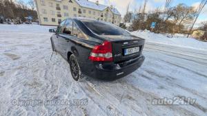 Black Volvo S40 2004 in Rakvere, with an engine capacity of 2.00 L and mileage of 400 thousand km for 1499 €, photo 4 on AUTOMOTO.COM.LV