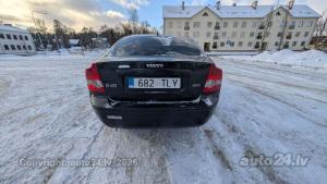 Black Volvo S40 2004 in Rakvere, with an engine capacity of 2.00 L and mileage of 400 thousand km for 1499 €, photo 5 on AUTOMOTO.COM.LV