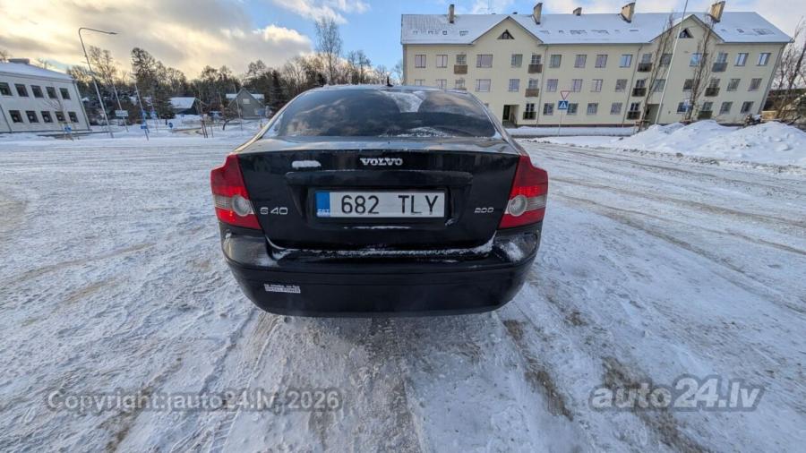 Black Volvo S40 2004 in Rakvere, with an engine capacity of 2.00 L and mileage of 400 thousand km for 1499 €, photo 5 on AUTOMOTO.COM.LV