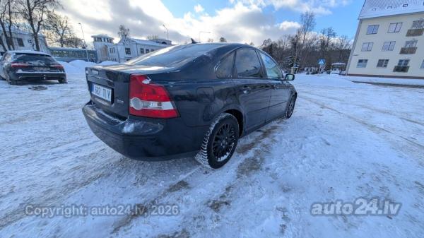 Melns Volvo S40 2004 Rakvere, ar dzinēja tilpumu 2.00 L un nobraukumu 400 tūkst. km par 1499 €, foto 6 vietnē AUTOMOTO.COM.LV