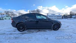 Black Volvo S40 2004 in Rakvere, with an engine capacity of 2.00 L and mileage of 400 thousand km for 1499 €, photo 7 on AUTOMOTO.COM.LV