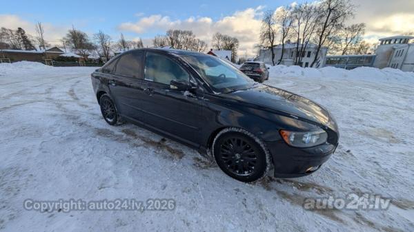 Melns Volvo S40 2004 Rakvere, ar dzinēja tilpumu 2.00 L un nobraukumu 400 tūkst. km par 1499 €, foto 8 vietnē AUTOMOTO.COM.LV