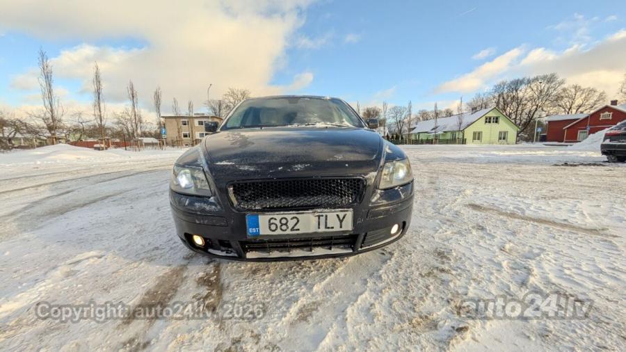 Black Volvo S40 2004 in Rakvere, with an engine capacity of 2.00 L and mileage of 400 thousand km for 1499 €, photo 10 on AUTOMOTO.COM.LV