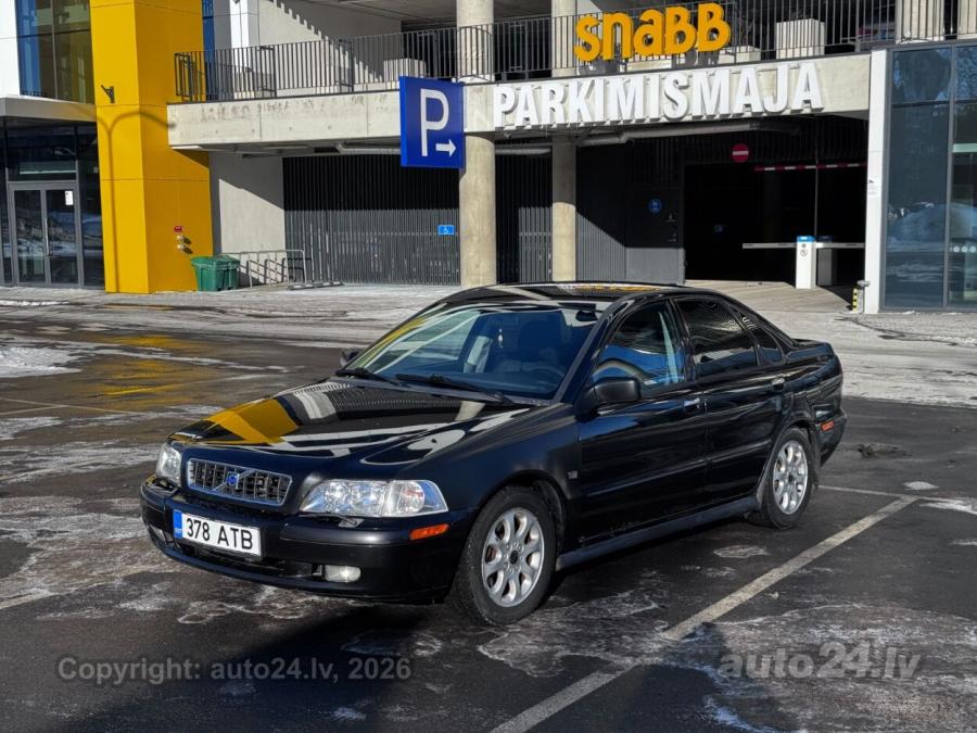Black Volvo S40 2004 in Tallinn, with an engine capacity of 1.90 L and mileage of 233 thousand km for 2700 €, photo 1 on AUTOMOTO.COM.LV