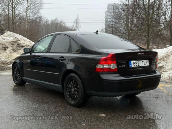 Black Volvo S40 2004 in Tallinn, with an engine capacity of 2.00 L and mileage of 0 thousand km for 1900 €, photo 4 on AUTOMOTO.COM.LV