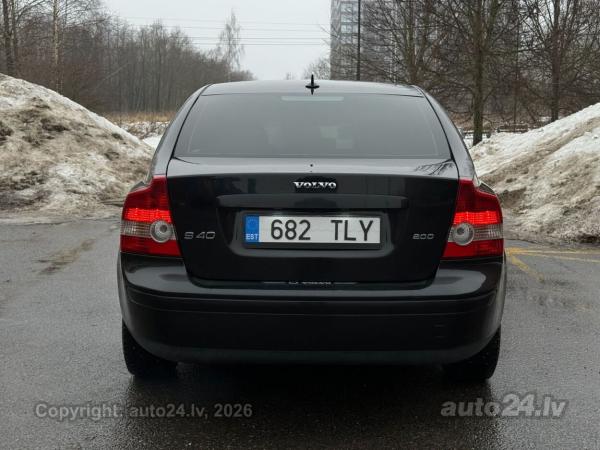 Black Volvo S40 2004 in Tallinn, with an engine capacity of 2.00 L and mileage of 0 thousand km for 1900 €, photo 5 on AUTOMOTO.COM.LV