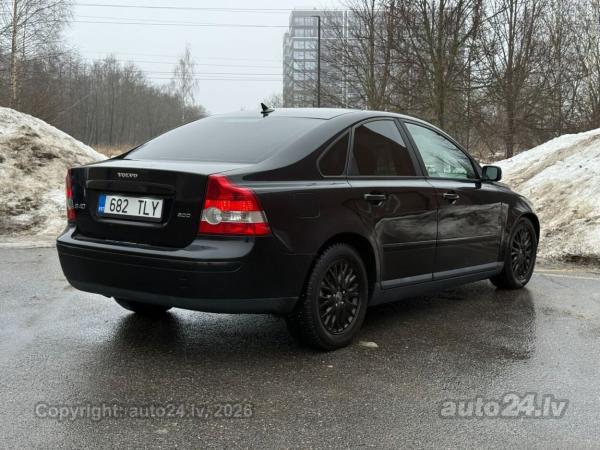 Black Volvo S40 2004 in Tallinn, with an engine capacity of 2.00 L and mileage of 0 thousand km for 1900 €, photo 6 on AUTOMOTO.COM.LV