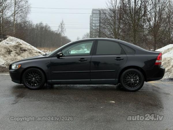 Black Volvo S40 2004 in Tallinn, with an engine capacity of 2.00 L and mileage of 0 thousand km for 1900 €, photo 7 on AUTOMOTO.COM.LV
