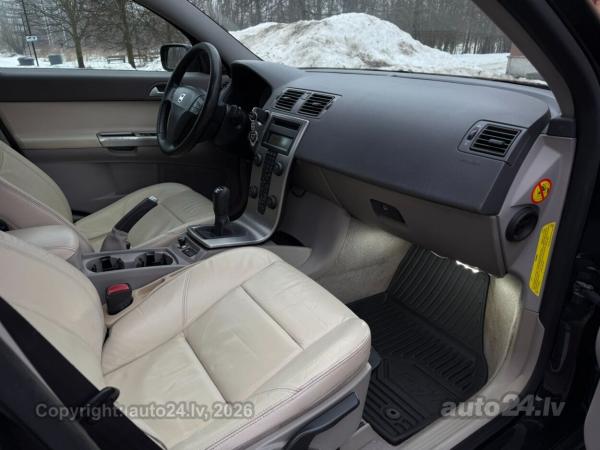 Black Volvo S40 2004 in Tallinn, with an engine capacity of 2.00 L and mileage of 0 thousand km for 1900 €, photo 11 on AUTOMOTO.COM.LV