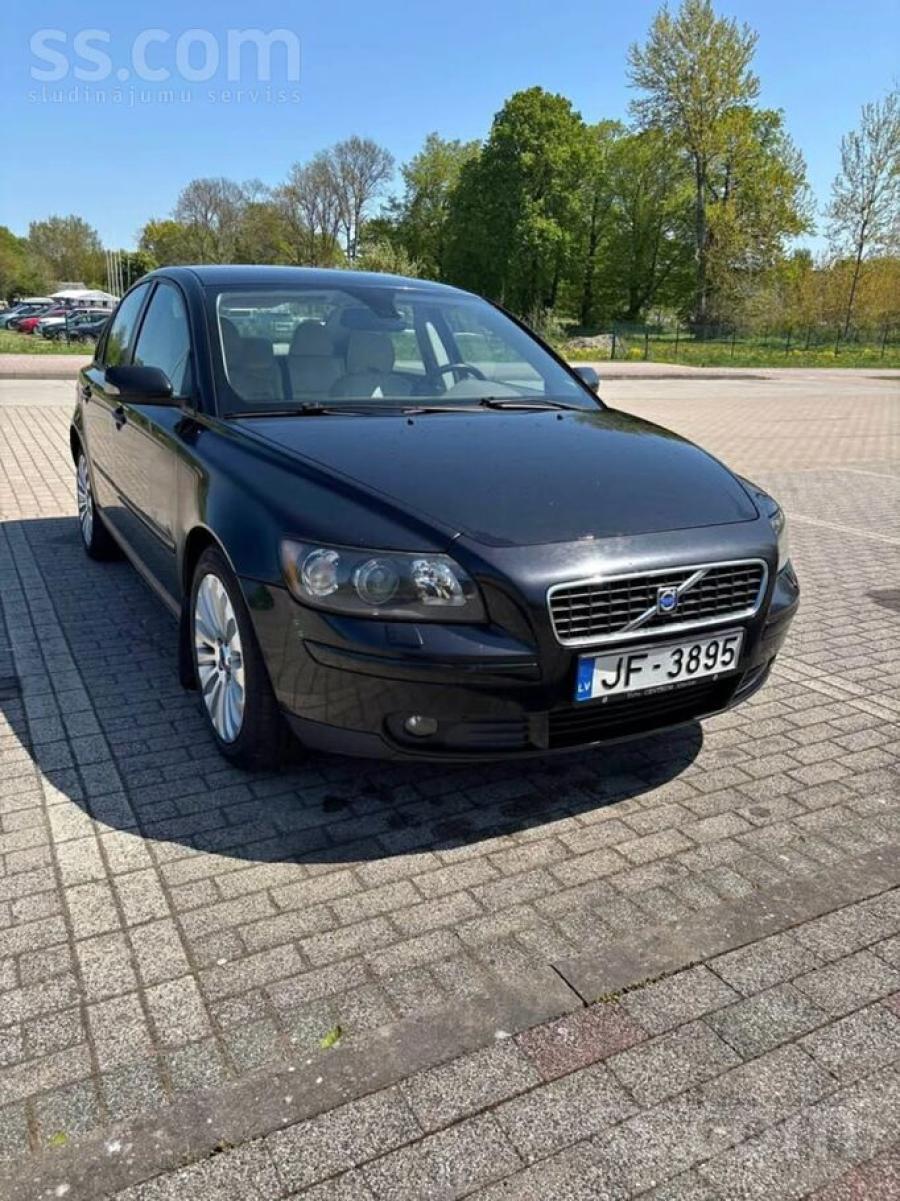 Melns Volvo S40 2004 Ventspils, ar dzinēja tilpumu 2.00 L un nobraukumu 344 tūkst. km par 2000 €, foto 1 vietnē AUTOMOTO.COM.LV