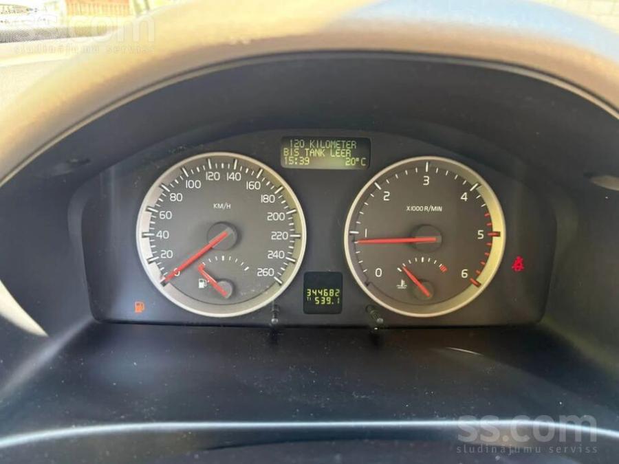 Melns Volvo S40 2004 Ventspils, ar dzinēja tilpumu 2.00 L un nobraukumu 344 tūkst. km par 2000 €, foto 8 vietnē AUTOMOTO.COM.LV