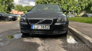 Черный Вольво С40 2004 в Рига, объемом двигателя 2.00 л и пробегом 174 тыс. км за 2000 €, фото  на AUTOMOTO.COM.LV