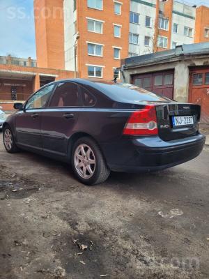 Melns Volvo S40 2004 Rīga, ar dzinēja tilpumu 2.40 L un nobraukumu 201 tūkst. km par 2300 €, foto 3 vietnē AUTOMOTO.COM.LV