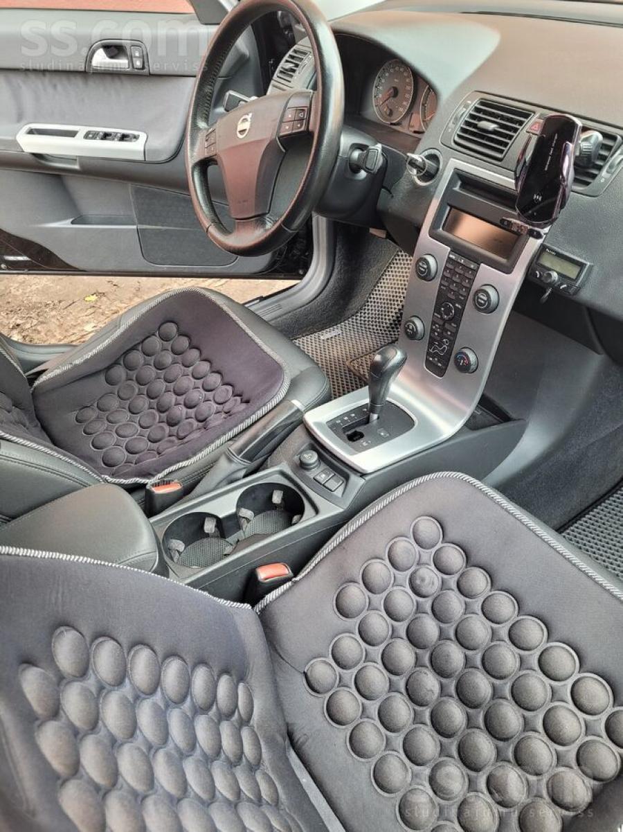 Melns Volvo S40 2004 Rīga, ar dzinēja tilpumu 2.40 L un nobraukumu 201 tūkst. km par 2300 €, foto 6 vietnē AUTOMOTO.COM.LV