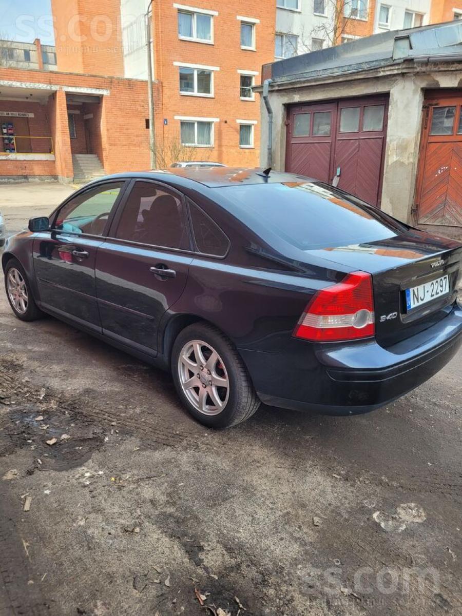 Melns Volvo S40 2004 Rīga, ar dzinēja tilpumu 2.40 L un nobraukumu 201 tūkst. km par 2300 €, foto 9 vietnē AUTOMOTO.COM.LV