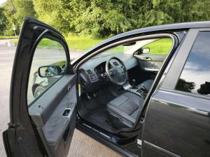 Black Volvo S40 2004 in Kaunas, with an engine capacity of 2.44 L and mileage of 326 thousand km for 1500 €, photo 7 on AUTOMOTO.COM.LV