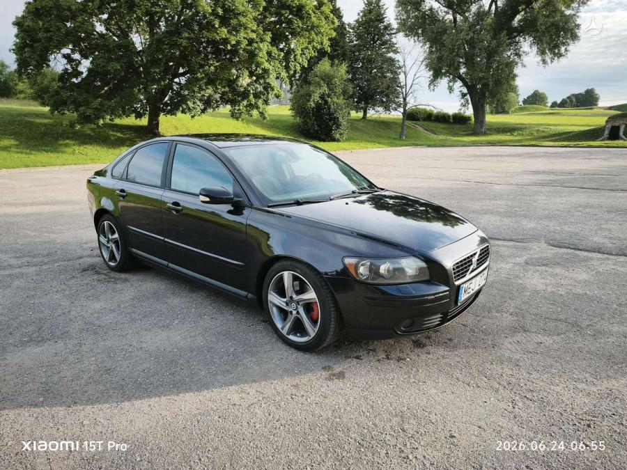 Black Volvo S40 2004 in Kaunas, with an engine capacity of 2.44 L and mileage of 326 thousand km for 1500 €, photo 8 on AUTOMOTO.COM.LV