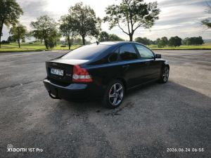 Black Volvo S40 2004 in Kaunas, with an engine capacity of 2.44 L and mileage of 326 thousand km for 1500 €, photo 10 on AUTOMOTO.COM.LV