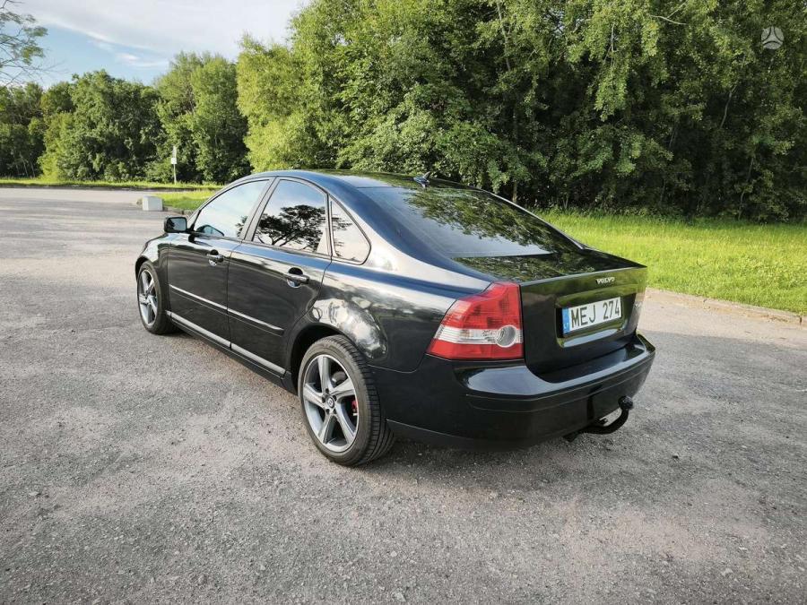 Black Volvo S40 2004 in Kaunas, with an engine capacity of 2.44 L and mileage of 326 thousand km for 1500 €, photo 11 on AUTOMOTO.COM.LV