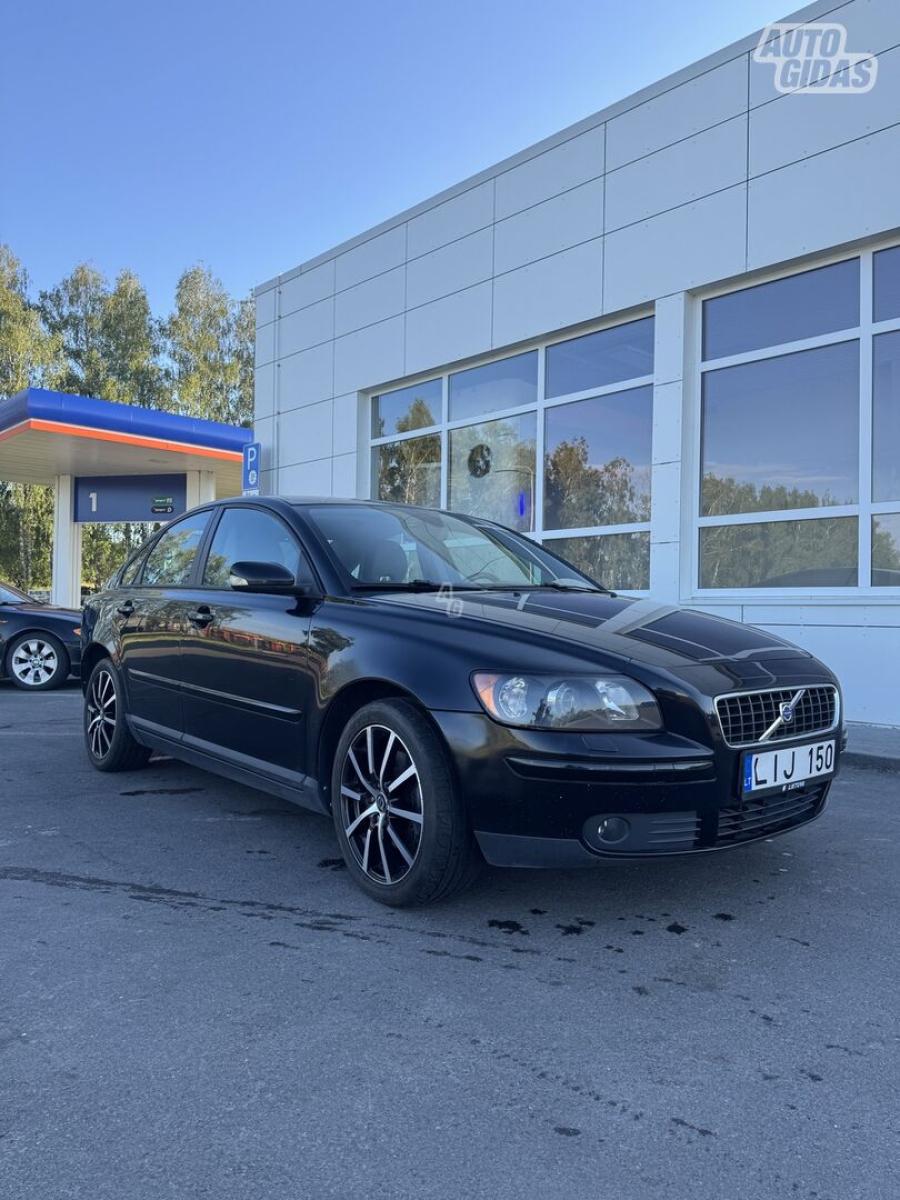 Melns Volvo S40 2004 Viļņa, ar dzinēja tilpumu 2.00 L un nobraukumu 300 tūkst. km par 1250 €, foto 5 vietnē AUTOMOTO.COM.LV