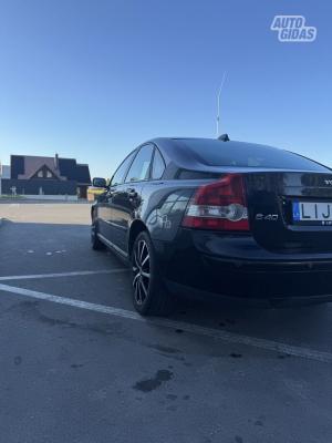 Melns Volvo S40 2004 Viļņa, ar dzinēja tilpumu 2.00 L un nobraukumu 300 tūkst. km par 1250 €, foto 6 vietnē AUTOMOTO.COM.LV