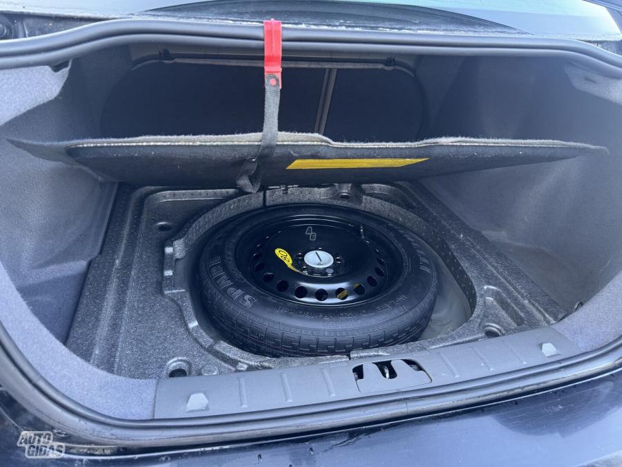 Melns Volvo S40 2004 Viļņa, ar dzinēja tilpumu 2.00 L un nobraukumu 300 tūkst. km par 1250 €, foto 11 vietnē AUTOMOTO.COM.LV