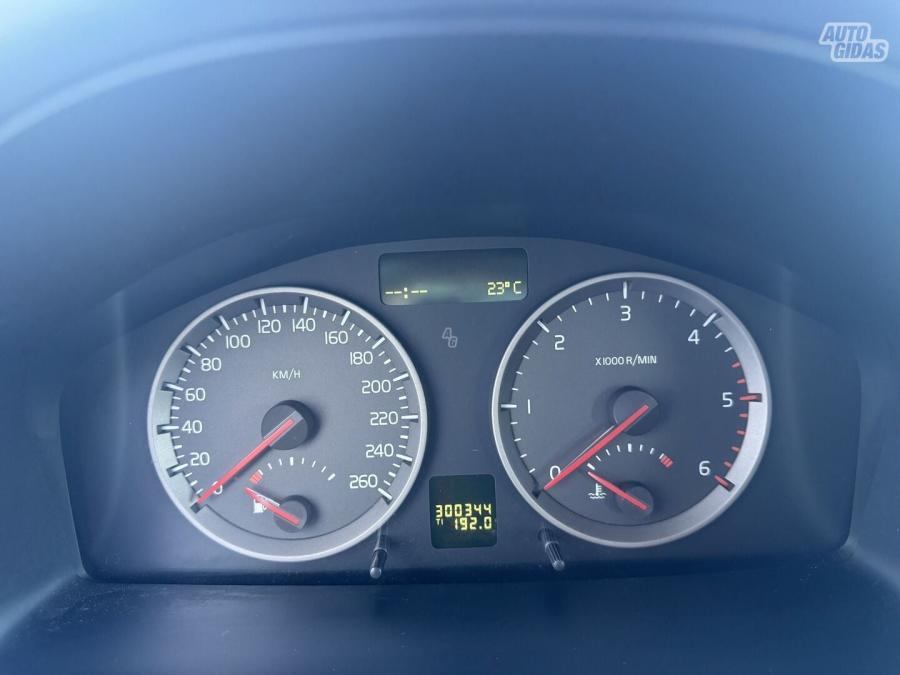 Melns Volvo S40 2004 Viļņa, ar dzinēja tilpumu 2.00 L un nobraukumu 300 tūkst. km par 1250 €, foto 12 vietnē AUTOMOTO.COM.LV