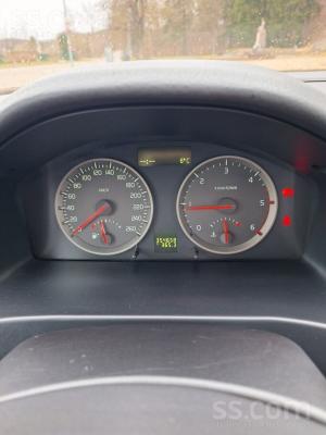 Черный Вольво С40 2004 в Тукумс, объемом двигателя 2.00 л и пробегом 358 тыс. км за 1350 €, фото 6 на AUTOMOTO.COM.LV