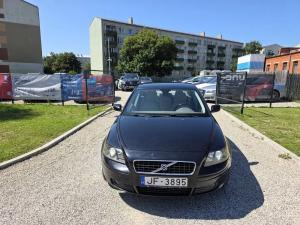 Black Volvo S40 2004 in Ventspils, with an engine capacity of 2.00 L and mileage of 345 thousand km for 1290 €, photo 3 on AUTOMOTO.COM.LV