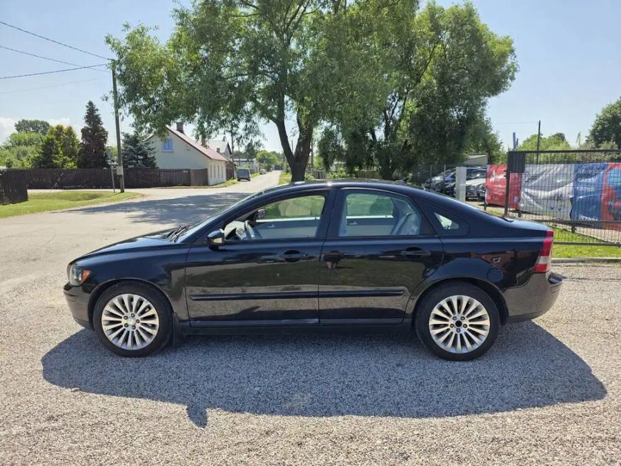 Black Volvo S40 2004 in Ventspils, with an engine capacity of 2.00 L and mileage of 345 thousand km for 1290 €, photo 5 on AUTOMOTO.COM.LV