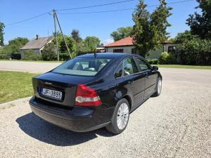 Black Volvo S40 2004 in Ventspils, with an engine capacity of 2.00 L and mileage of 345 thousand km for 1290 €, photo 7 on AUTOMOTO.COM.LV