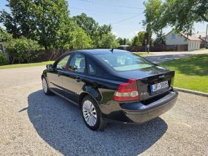 Black Volvo S40 2004 in Ventspils, with an engine capacity of 2.00 L and mileage of 345 thousand km for 1290 €, photo 9 on AUTOMOTO.COM.LV
