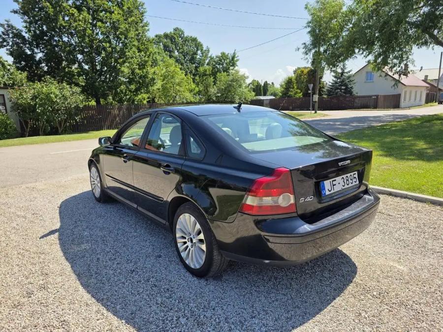 Black Volvo S40 2004 in Ventspils, with an engine capacity of 2.00 L and mileage of 345 thousand km for 1290 €, photo 9 on AUTOMOTO.COM.LV