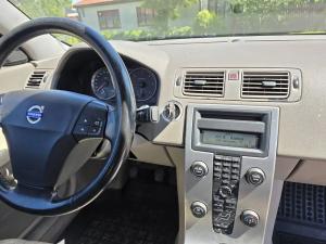 Black Volvo S40 2004 in Ventspils, with an engine capacity of 2.00 L and mileage of 345 thousand km for 1290 €, photo 12 on AUTOMOTO.COM.LV