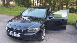Black Volvo S40 2004 in Narva, with an engine capacity of 2.00 L and mileage of 0 thousand km for 2300 €, photo  on AUTOMOTO.COM.LV