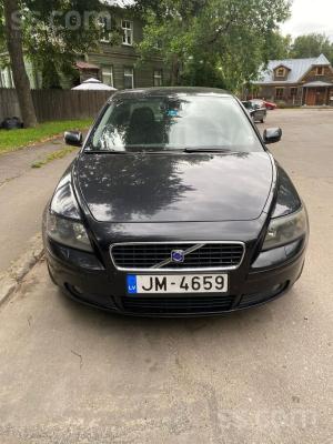 Black Volvo S40 2004 in Riga, with an engine capacity of 2.40 L and mileage of 350 thousand km for 2500 €, photo  on AUTOMOTO.COM.LV